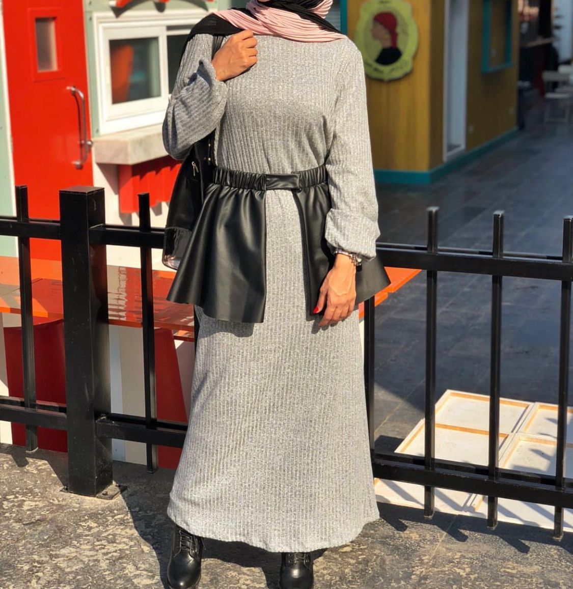 Ribbed winter grey dress with detached leather skirt belt. | Livefree